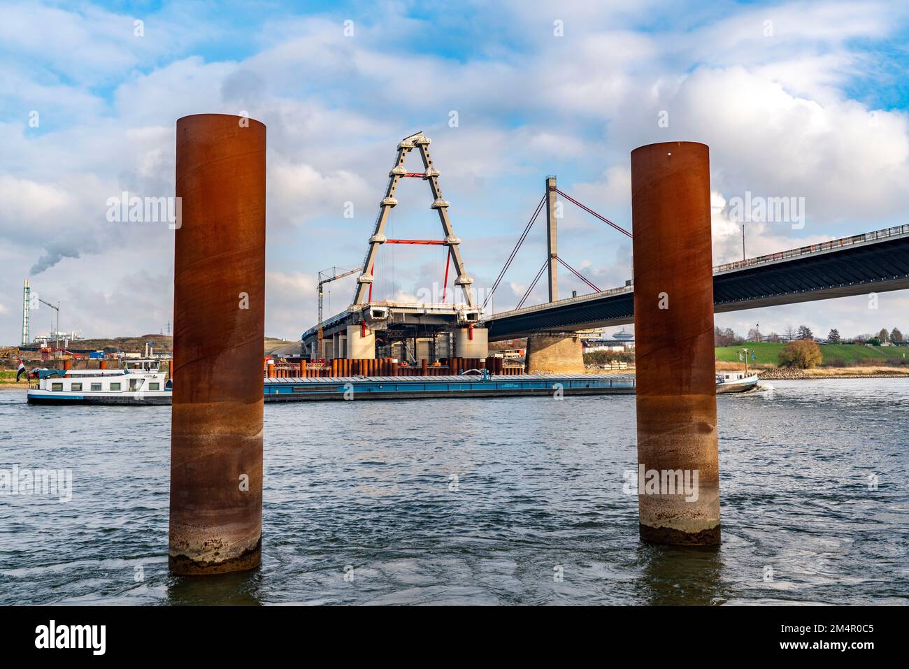 Neubau der Autobahnbrücke A1 über den Rhein bei Leverkusen, nach Fertigstellung der neuen Brücke ...