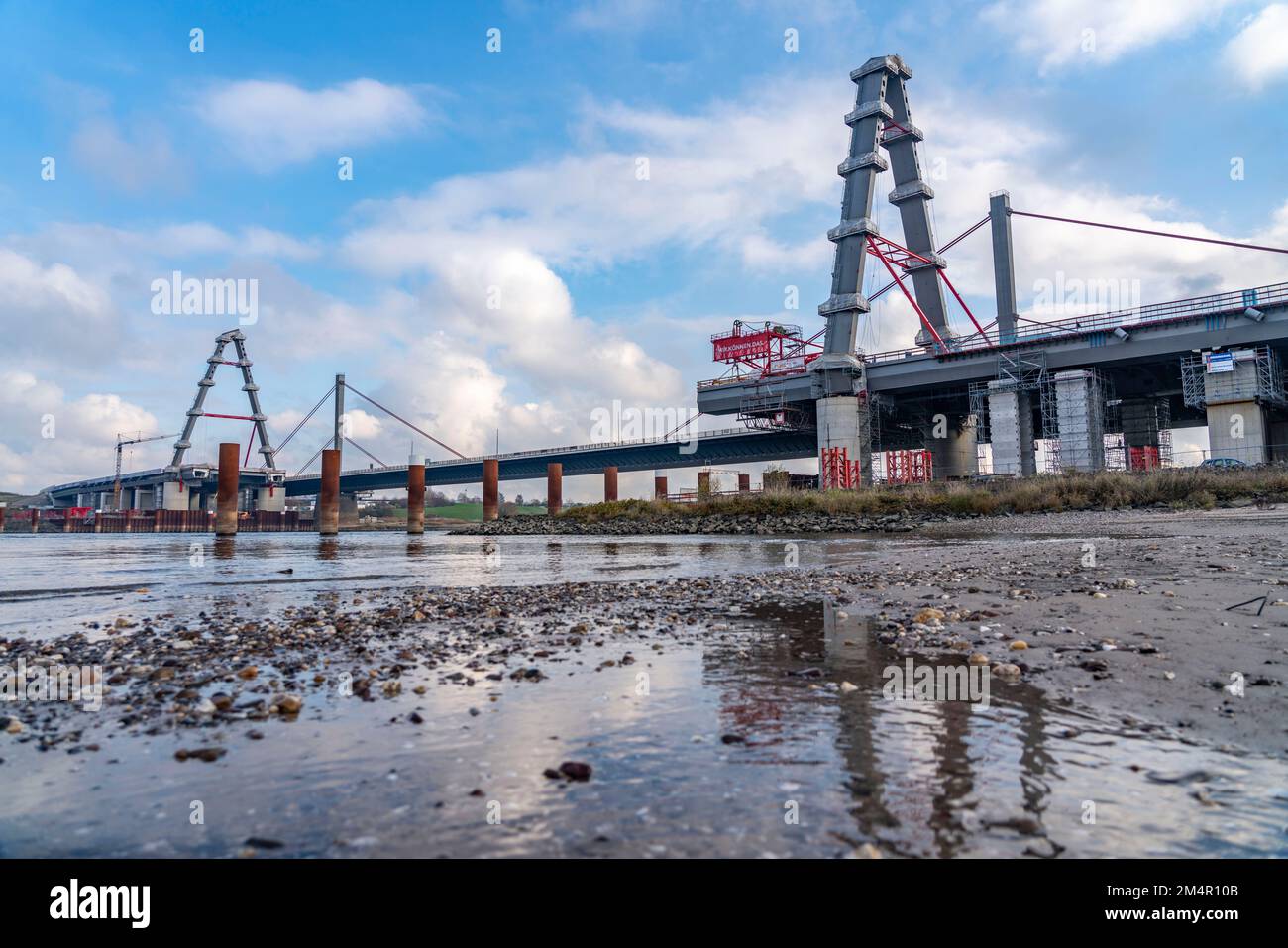 Neubau der Autobahnbrücke A1 über den Rhein bei Leverkusen, nach Fertigstellung der neuen Brücke ...
