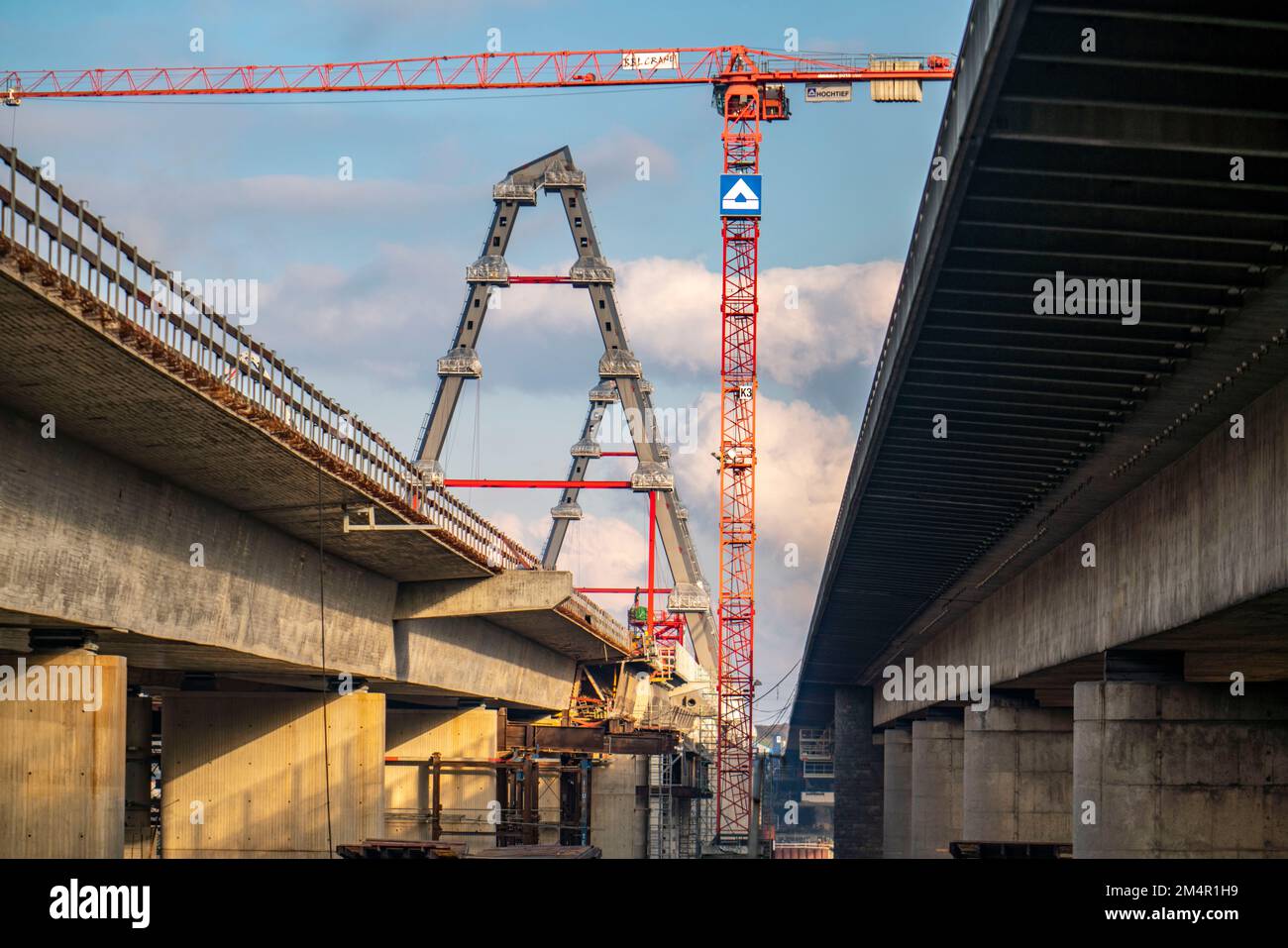 Neubau der Autobahnbrücke A1 über den Rhein bei Leverkusen, nach Fertigstellung der neuen Brücke ...