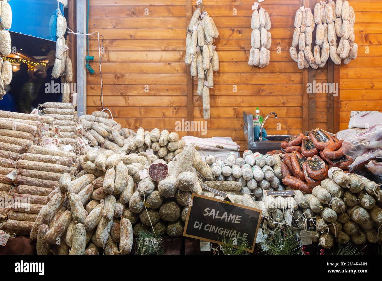 Salame di cinghiale -Fotos und -Bildmaterial in hoher Auflösung – Alamy