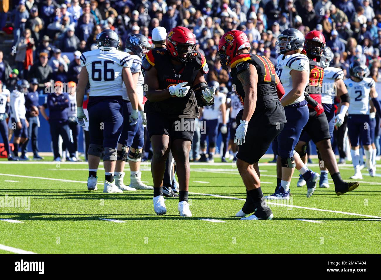 Ferris State Bulldogs Defensive Tackle Jordan Jones (2) feiert seinen ...