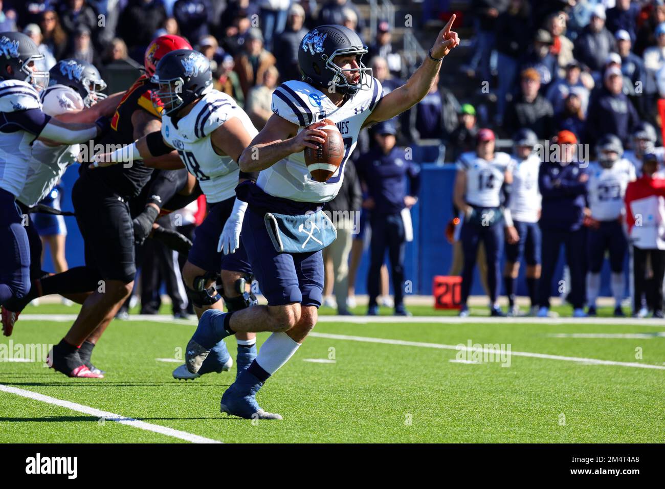 Colorado School of Mines Orediggers Quarterback John Matocha (10 ...