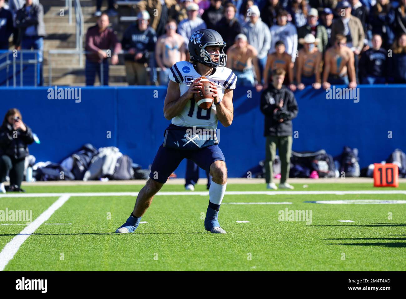 Die Colorado School of Mines Orediggers Quarterback John Matocha (10 ...