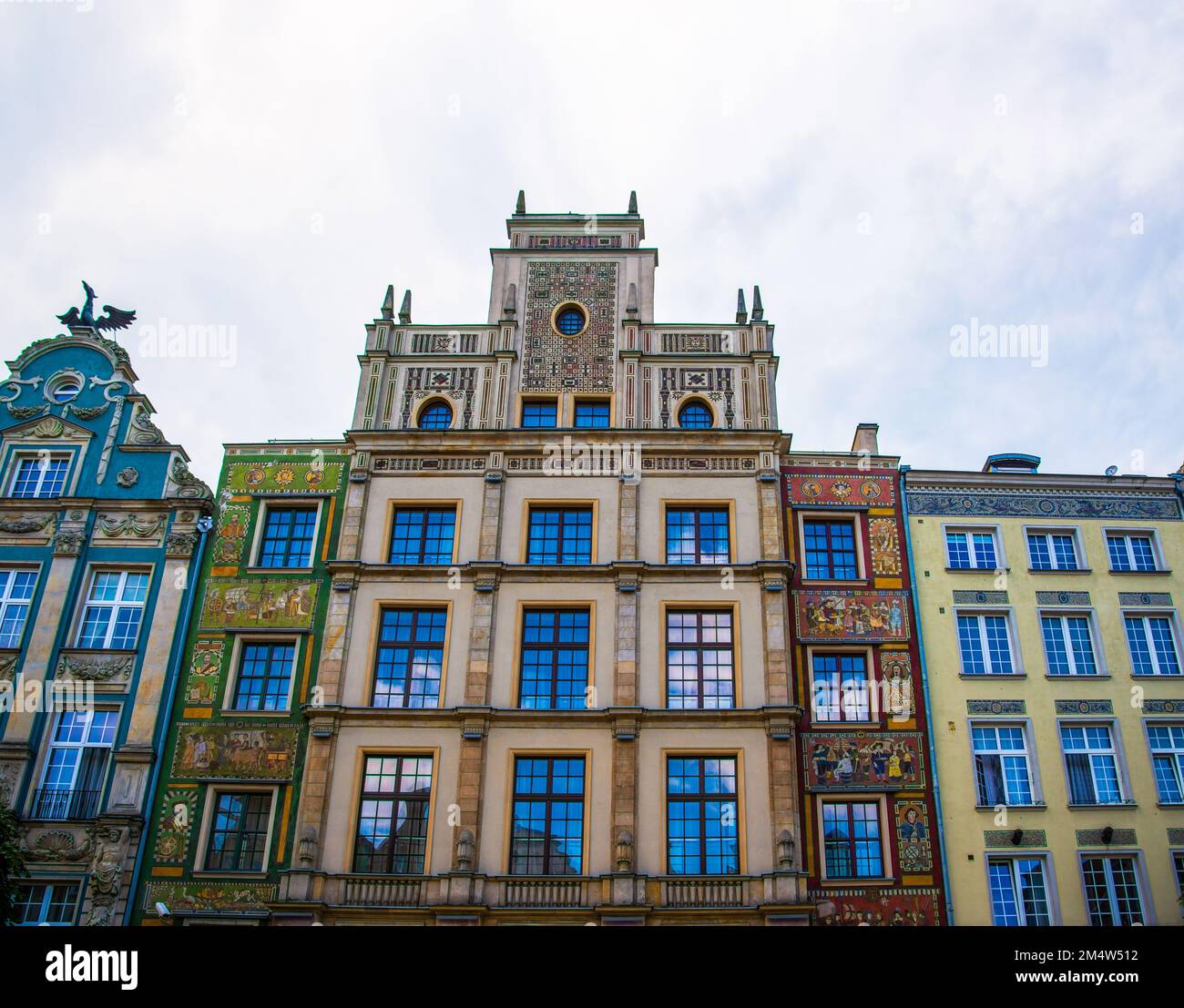 Fassade der wunderschönen, typisch bunten Häuser in der Altstadt von ...
