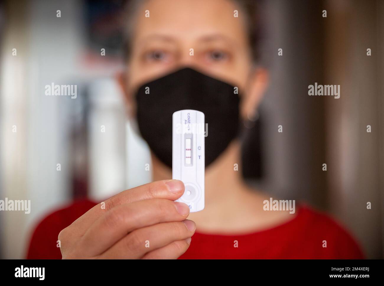 Positiver schnelltest -Fotos und -Bildmaterial in hoher Auflösung – Alamy