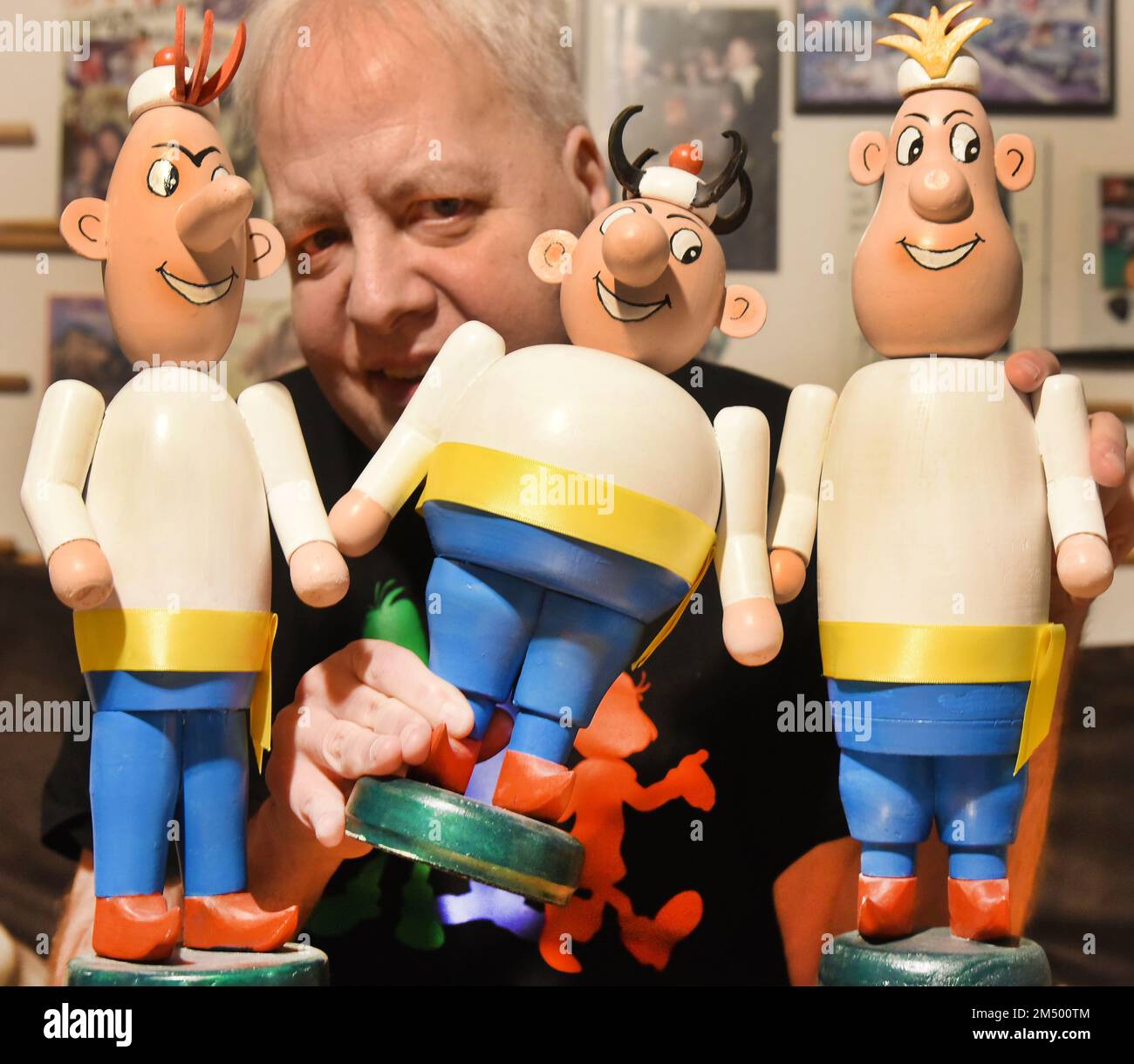 PRODUKTION - 07. Dezember 2022, Sachsen, Leipzig: Sammler Thomas Wilde ...