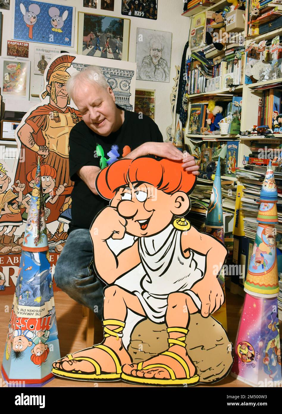 PRODUKTION - 07. Dezember 2022, Sachsen, Leipzig: Sammler Thomas Wilde ...