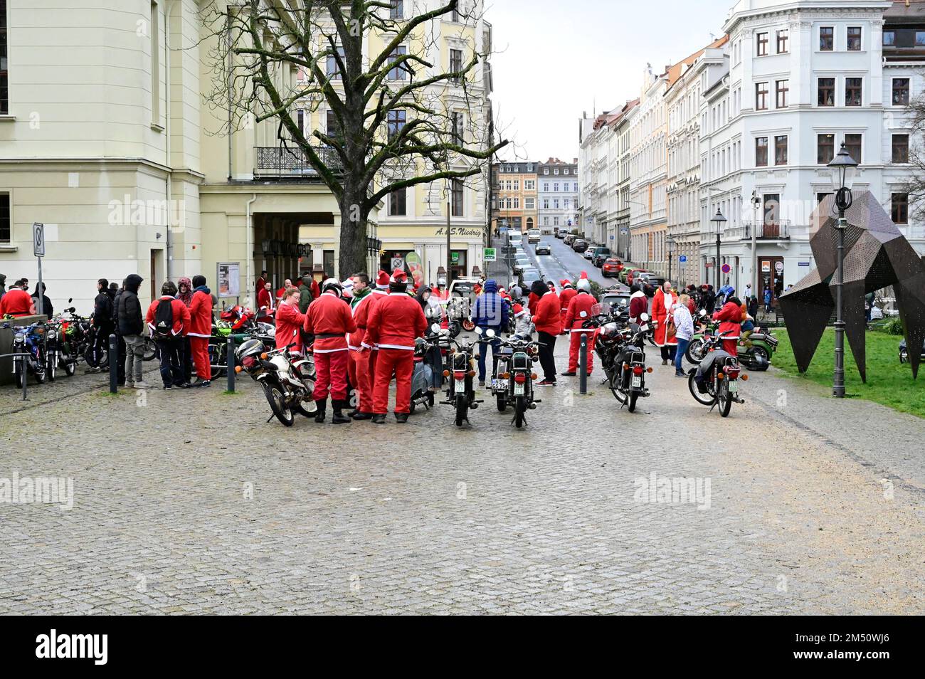 In Görlitz ist der Weihnachtsmann Simson-Fan.Seit fünf Jahre zieht eine ... In Görlitz ist der Weihnachtsmann Simson-Fan.Seit fünf Jahre zieht eine ...