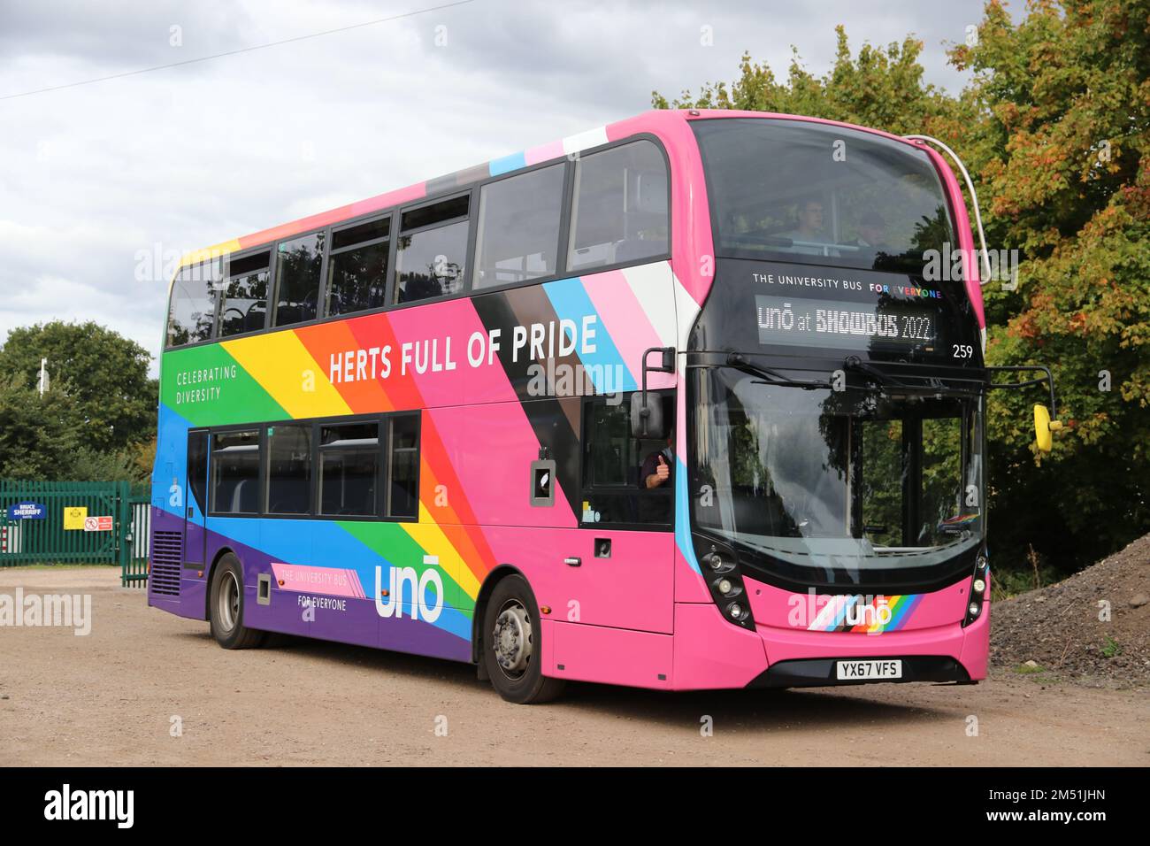 Uno bus -Fotos und -Bildmaterial in hoher Auflösung – Alamy