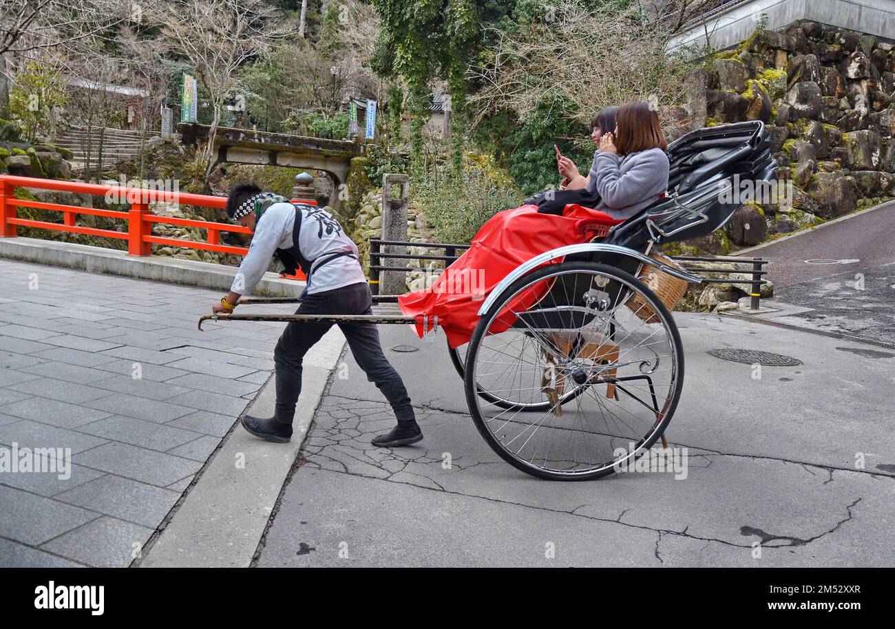 Jinrikisha ist eine japanische Rikscha, ein traditioneller Transport ...