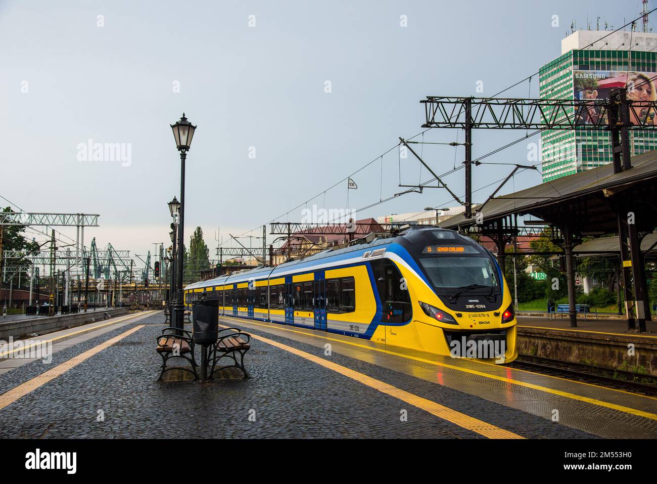 Gdynia glowna bahnsteig -Fotos und -Bildmaterial in hoher Auflösung – Alamy