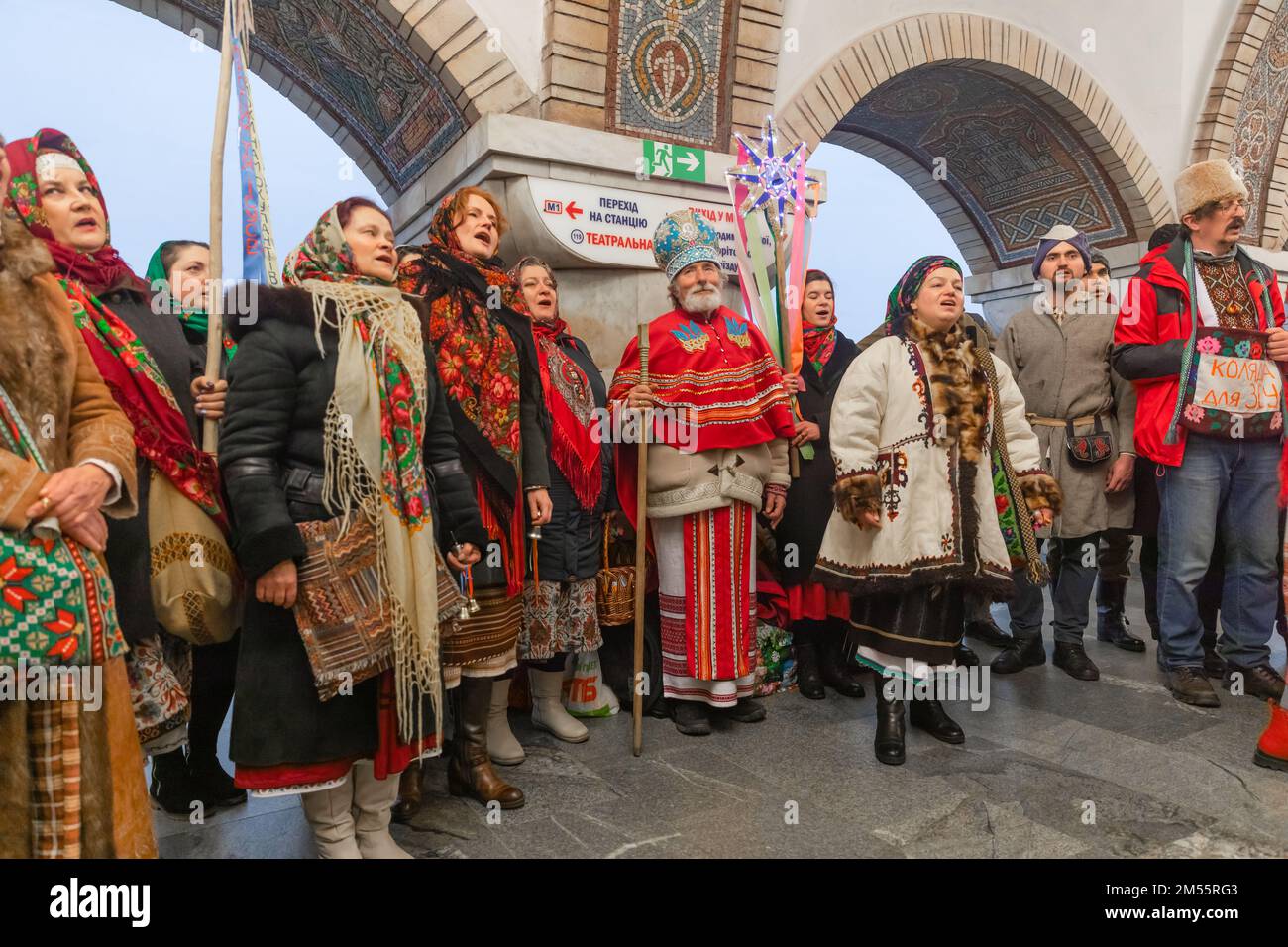 Leute von der kollektiven 'Kyivska Kolyada' singen Weihnachtslieder und ... Leute von der kollektiven 'Kyivska Kolyada' singen Weihnachtslieder und ...