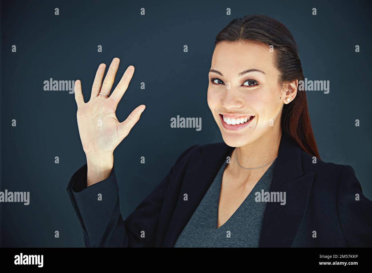 Eine hand dagegen heben -Fotos und -Bildmaterial in hoher Auflösung – Alamy