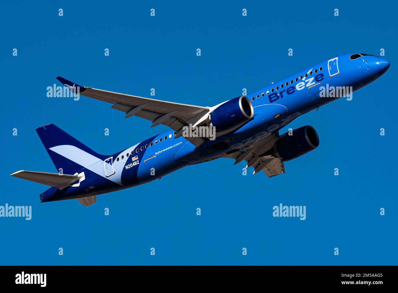 N204bz airbus a220 300 -Fotos und -Bildmaterial in hoher Auflösung – Alamy