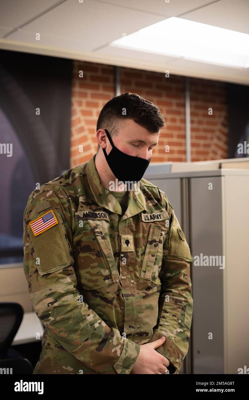 SPC. James Anderson, Spezialist für Informationstechnologie, 14. Human ...