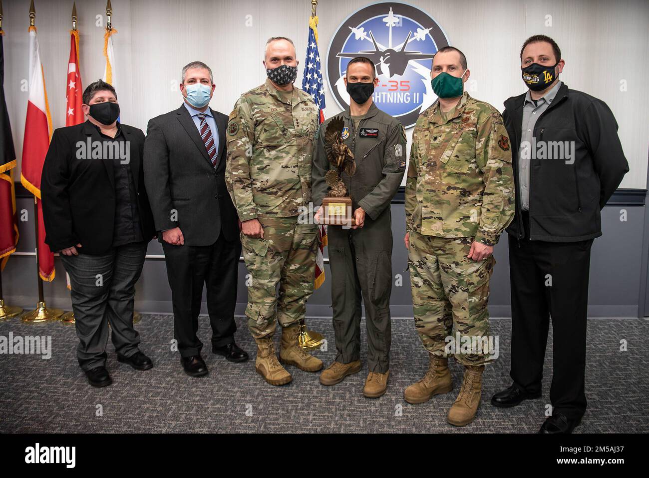 CRYSTAL CITY, VA. (16. Februar 2022) – Mitglieder des F-35 Dual Capable ...