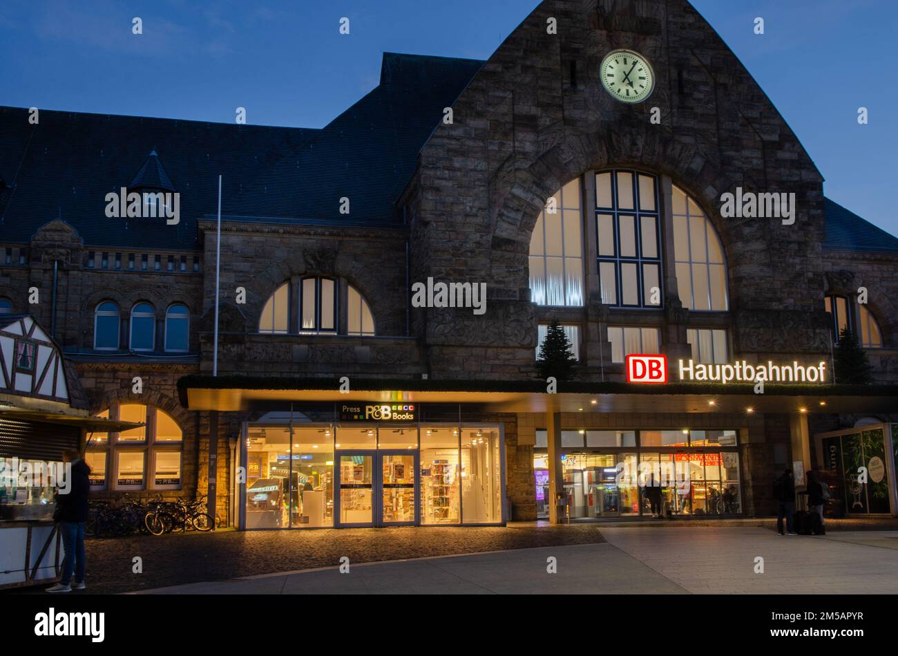 Aachen hauptbahnhof -Fotos und -Bildmaterial in hoher Auflösung – Alamy