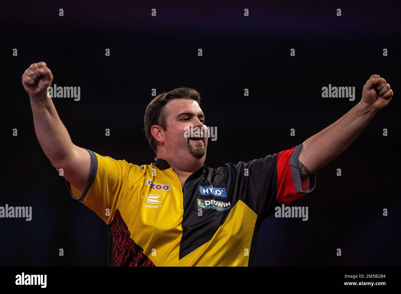 Gabriel Clemens feiert seinen Sieg am zehnten Tag der Cazoo-Darts ...