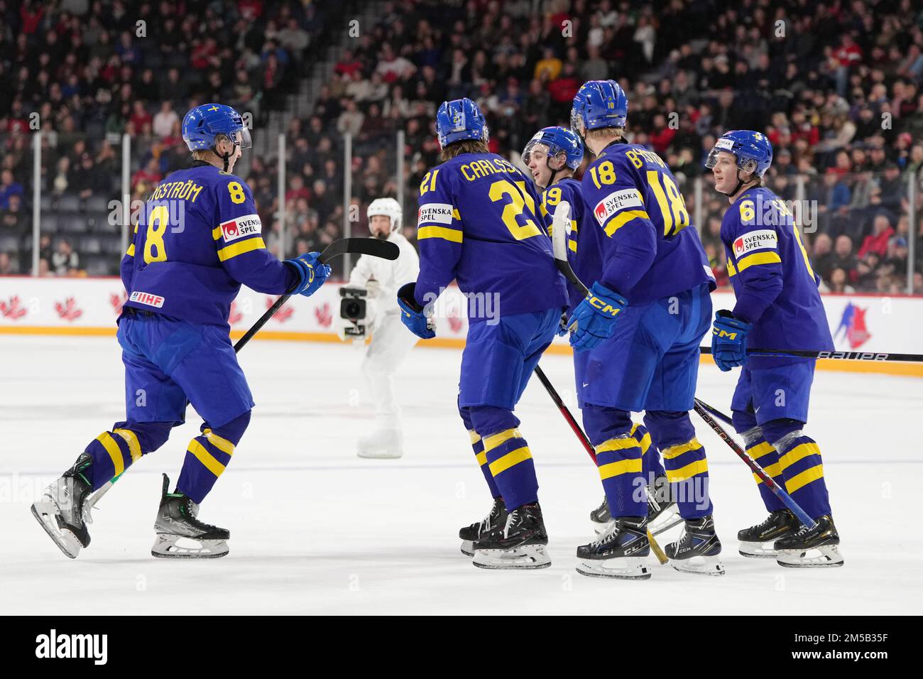Schwedens Adam Engstrom, von links nach rechts, Leo Carlsson, Isak ...