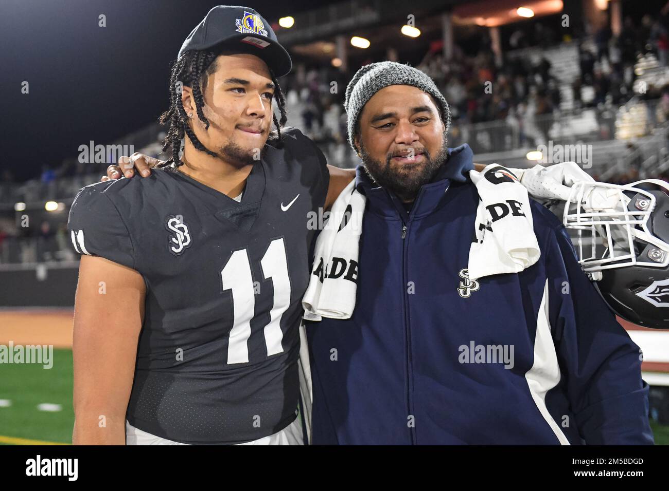 St. John Bosco Braves Tight End Matayo Uiagalelei (11) posiert mit ...
