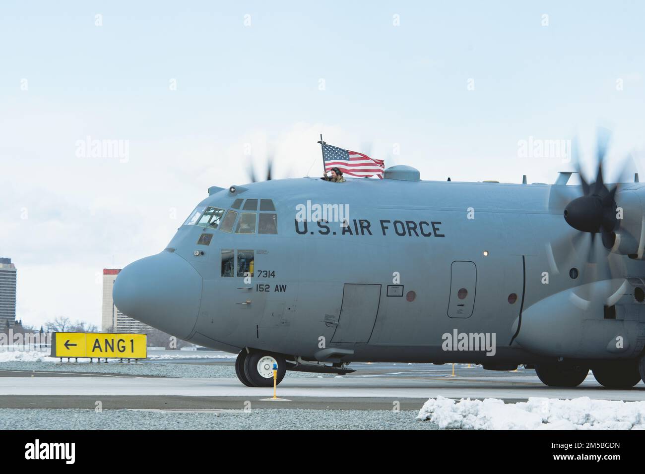 Mitglieder des 152. Airlift Wing, Nevada Air National Guard, kehren ...