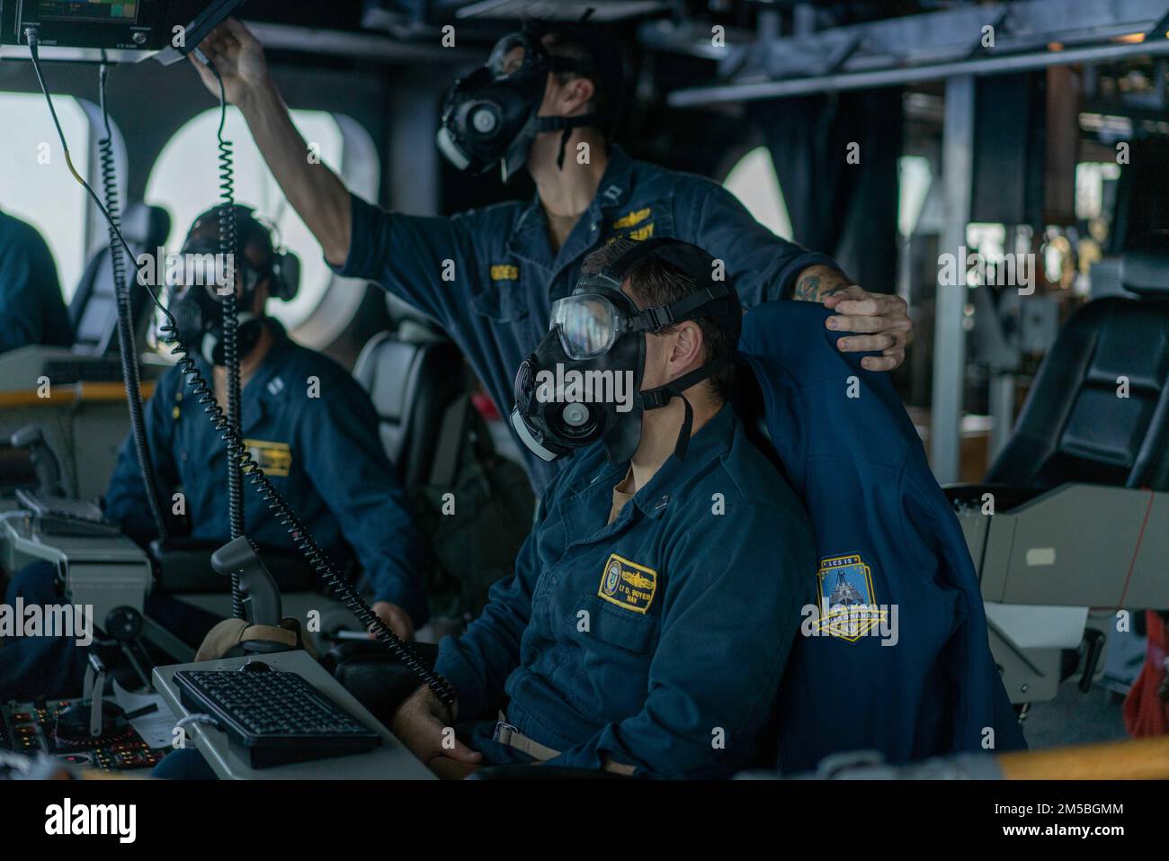 220222-N-FA490-1023 PHILIPPINE SEA (22. Februar 2022) – LT. Drew Boyer ...