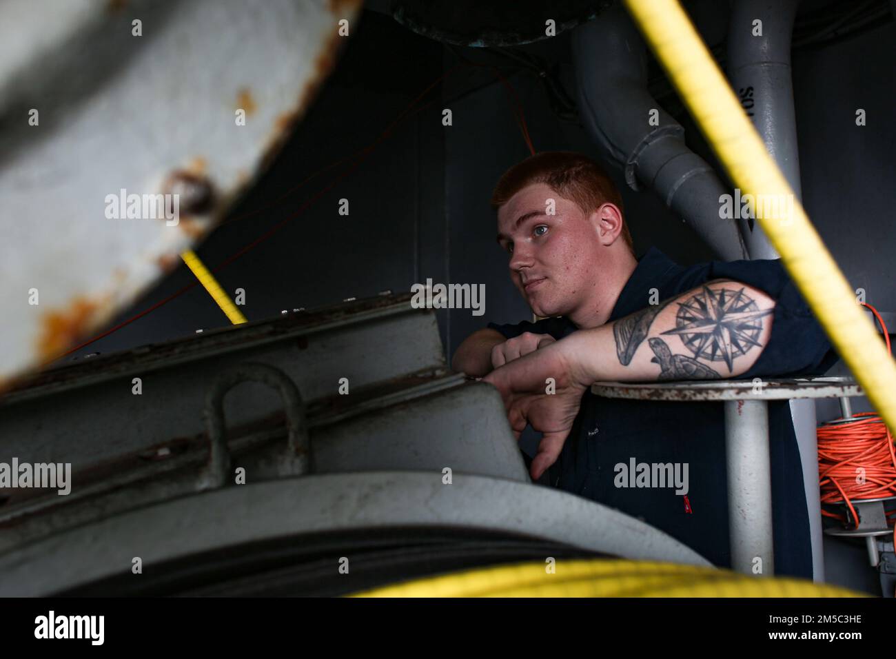 PHILIPPINE SEA (27. Februar 2022) Sonar Technician (Surface) 3. Klasse ...