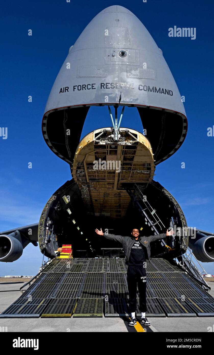 Keldon Johnson, ein Basketballspieler von San Antonio Spurs, steht für ...