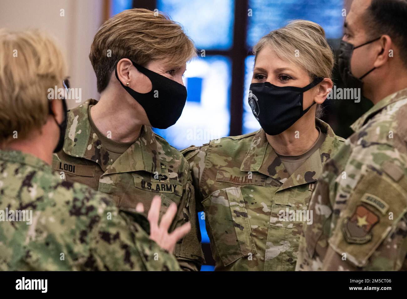 USA Luftwaffenbrücke. General Caroline Miller (rechts Mitte), 502D ...