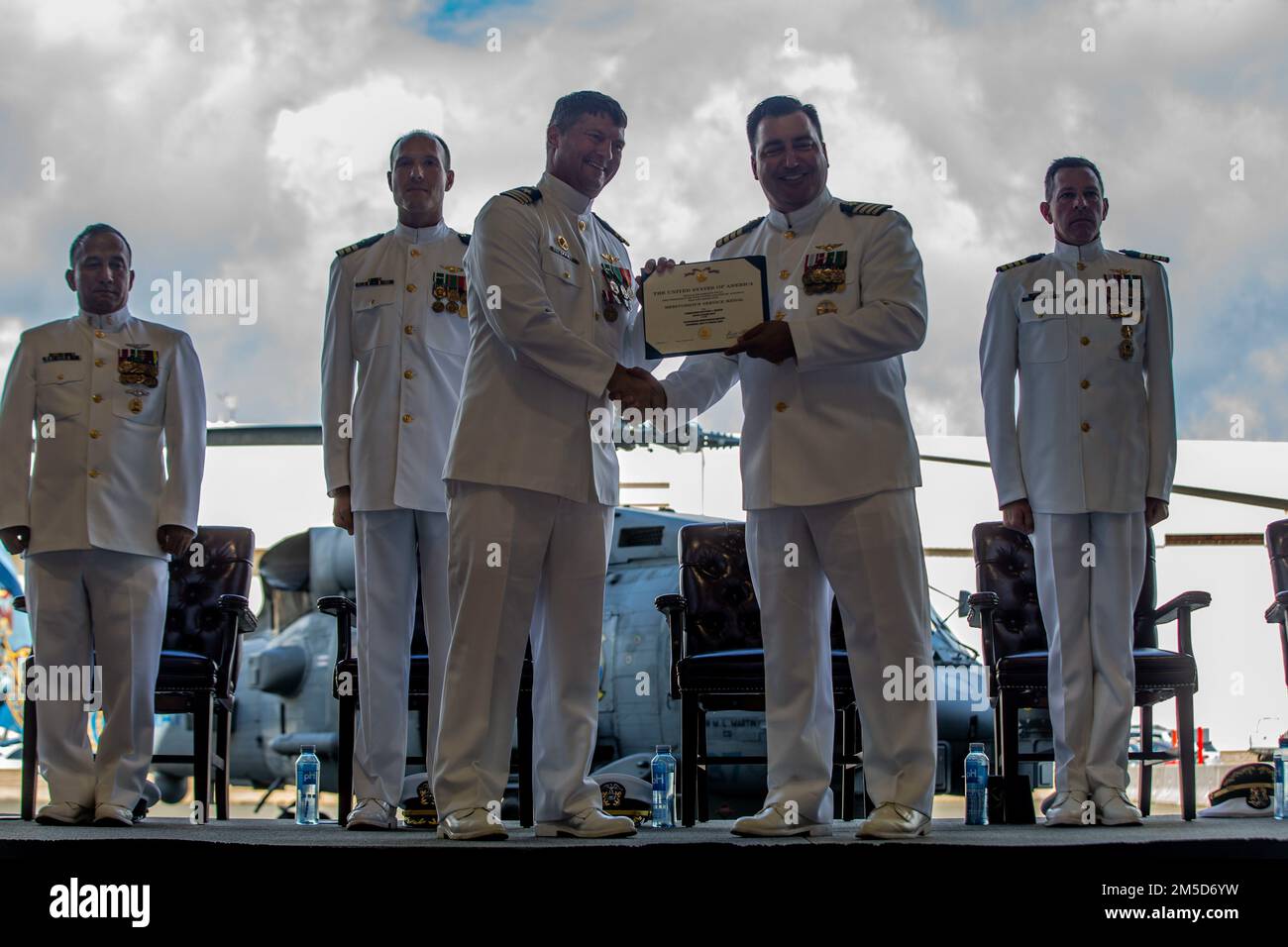 USA Navy Commander. Matthew Martin, Left, Offizier, Helicopter Maritime ...