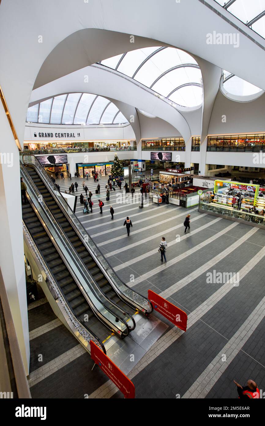 BIRMINGHAM NEW STREET, BIRMINGHAM, GROSSBRITANNIEN - 28. DEZEMBER 2022 ...