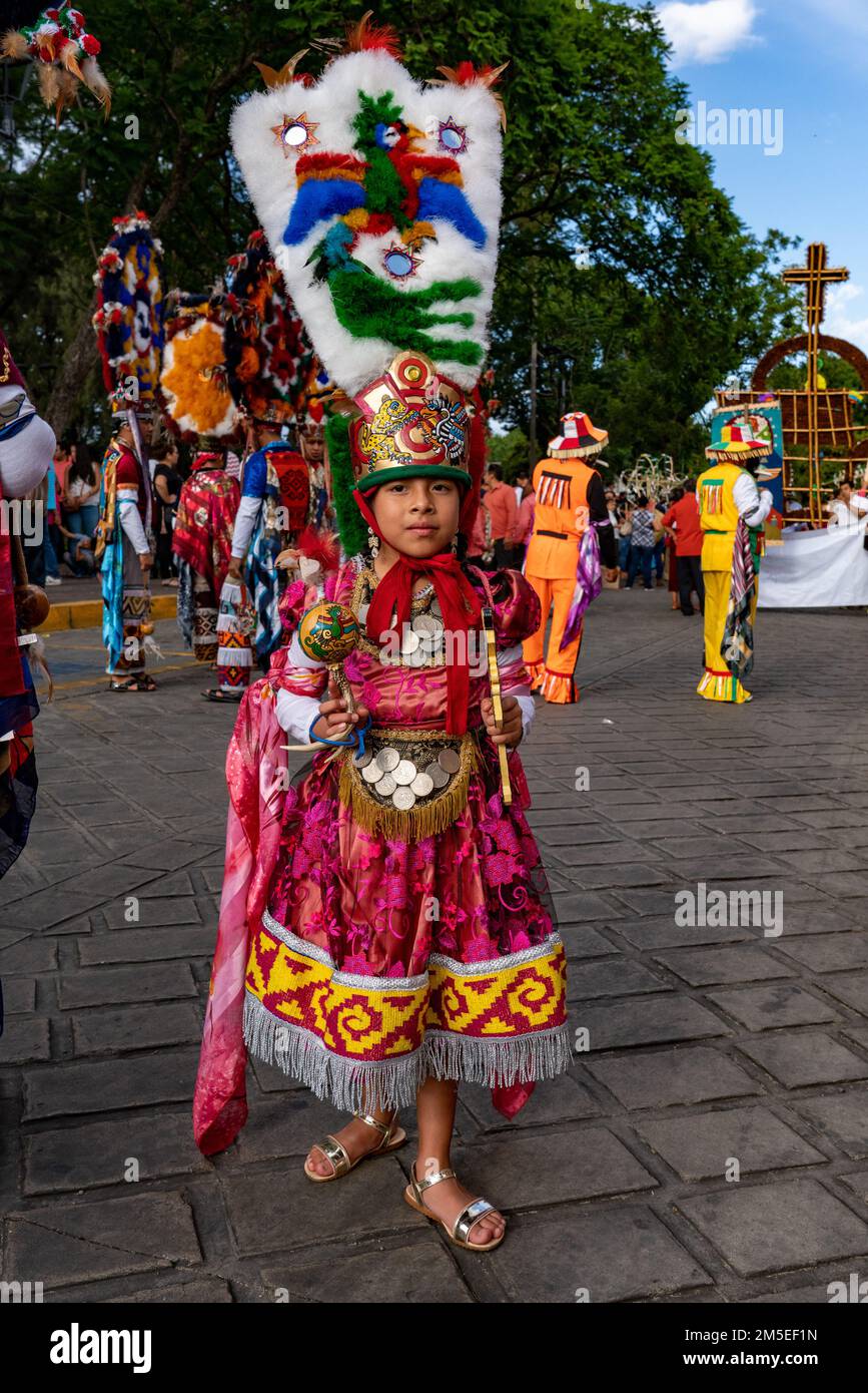 Eine aztekische Prinzessin von der Tanztruppe Danza de la Pluma aus ...