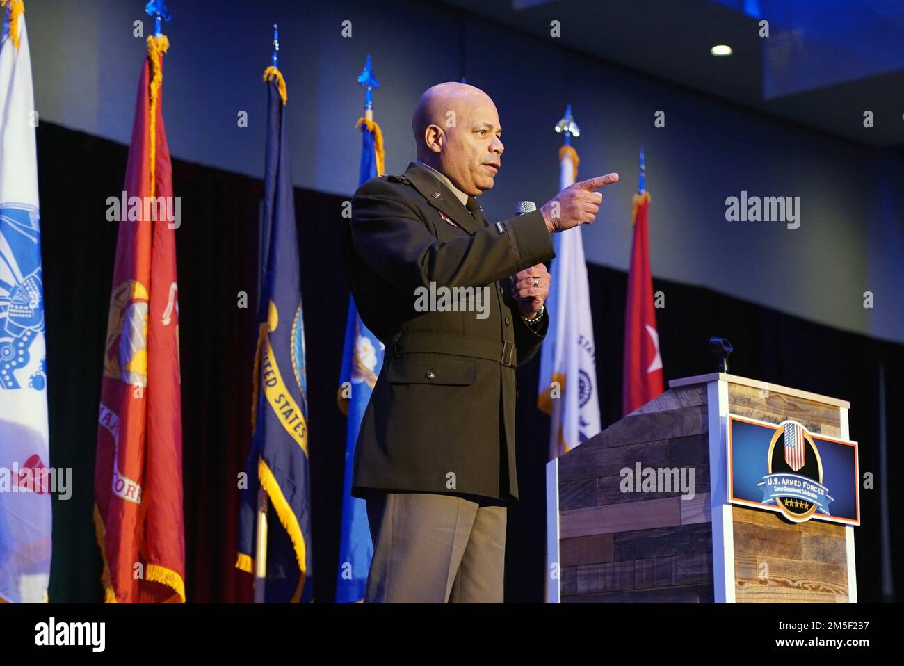 Generalmajor John C. Harris Jr., Adjutant General in Ohio, spricht vor ...