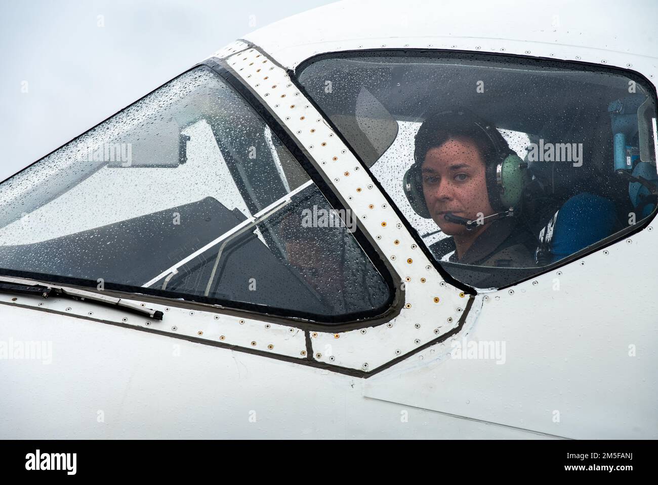 USA Air Force Capt. Ashley Kneller, ein 71. Flying Training Wing T-1 ...