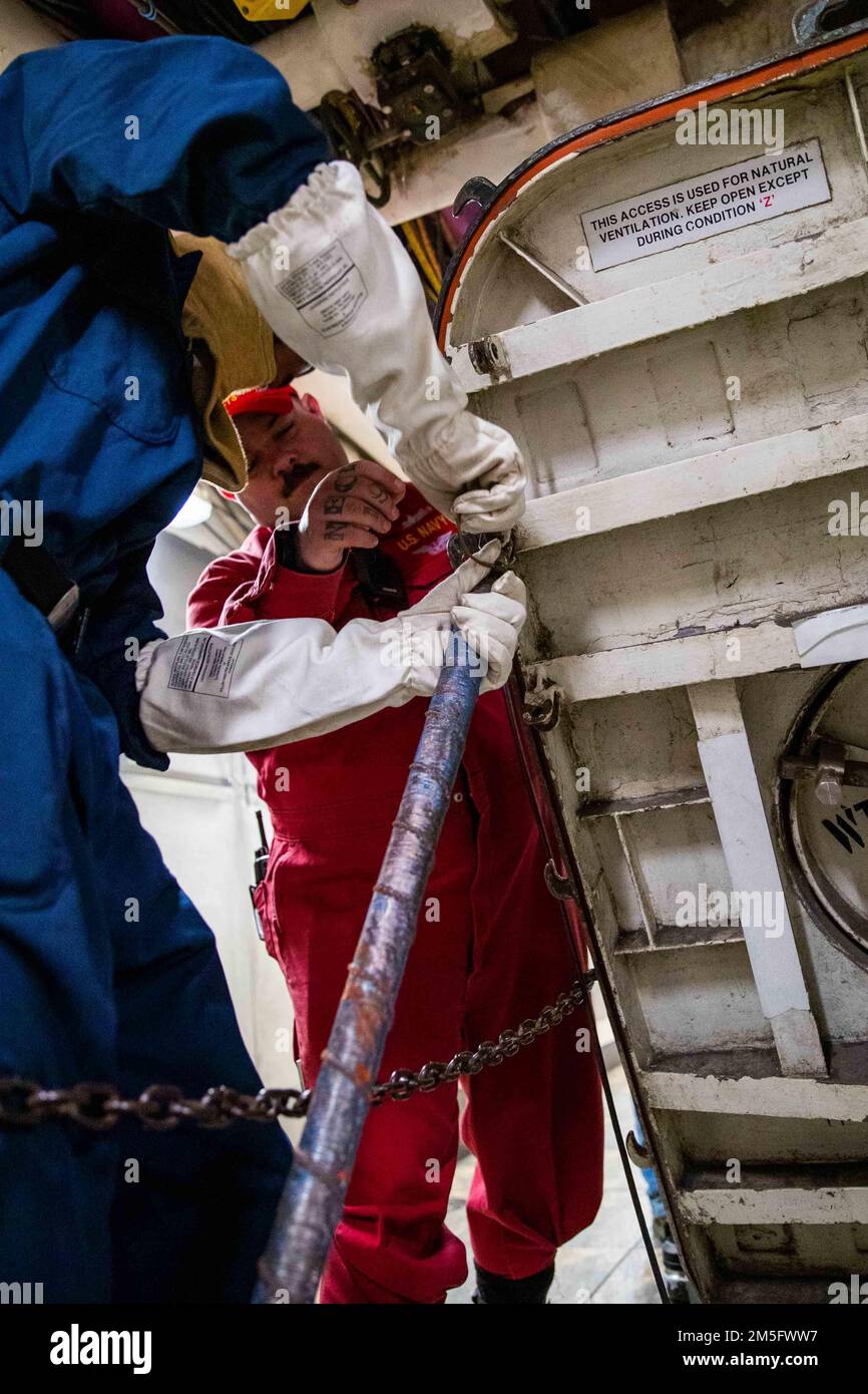 NEWPORT NEWS, VA (15. März 2022) – Chief Damage Controlman Patrick A ...