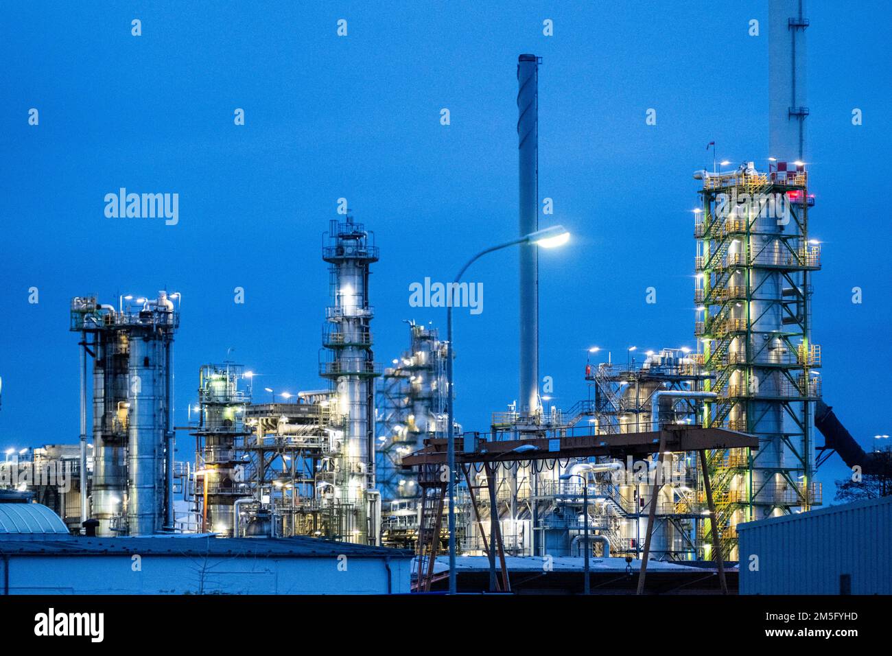 28. Dezember 2022, Brandenburg, Schwedt/oder: Die Anlagen der ...