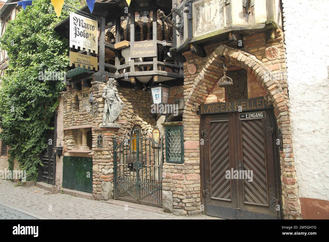 Nasenschild mit Marco Polo Kaiserkeller Cidre Bar, Paradiesgasse, Alt ...