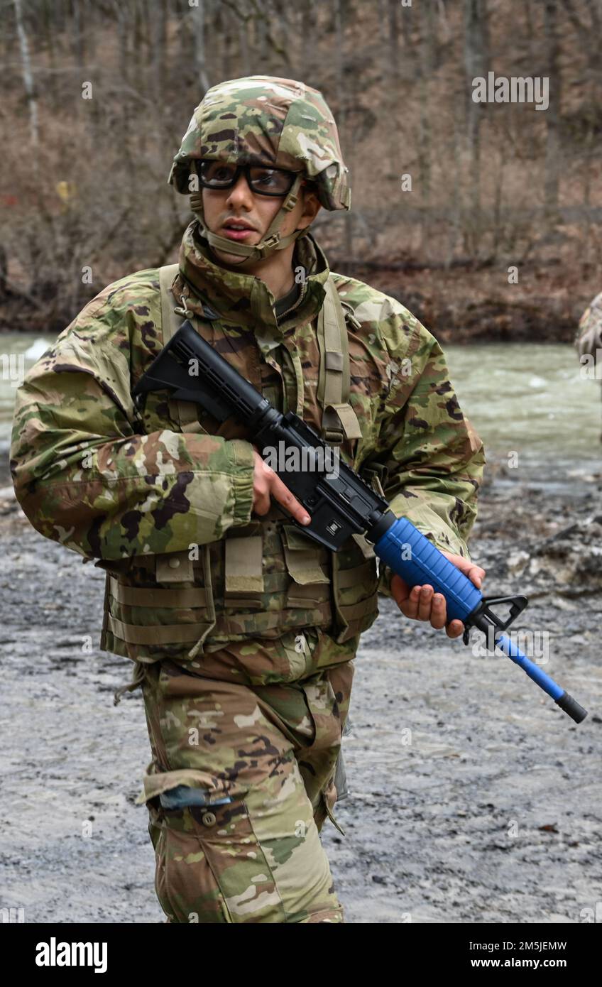 SPC Ilies Benaiche von Bravo Company, 642. Aviation Support Battalion ...