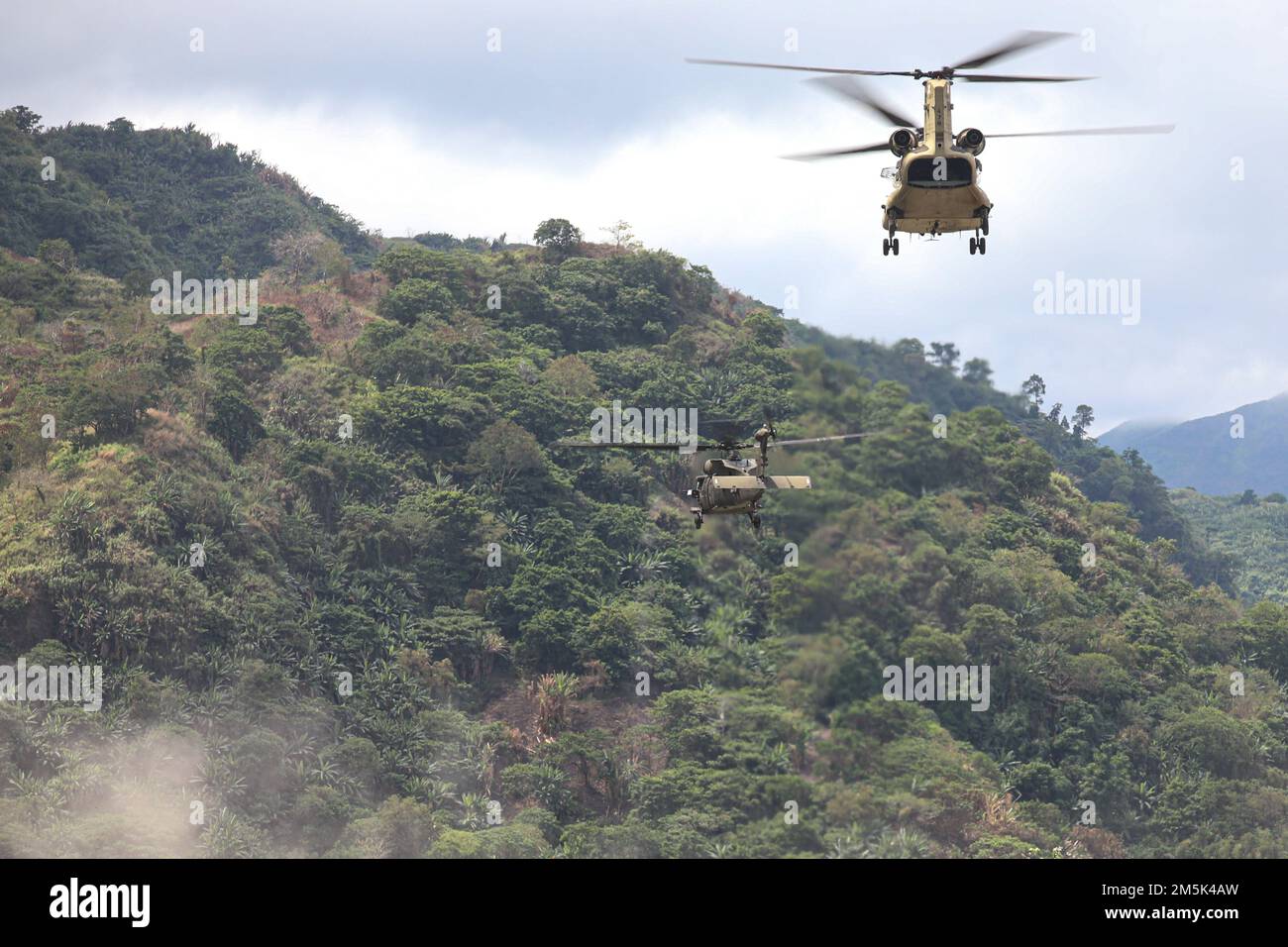 30mm m230 kettenpistole -Fotos und -Bildmaterial in hoher Auflösung – Alamy