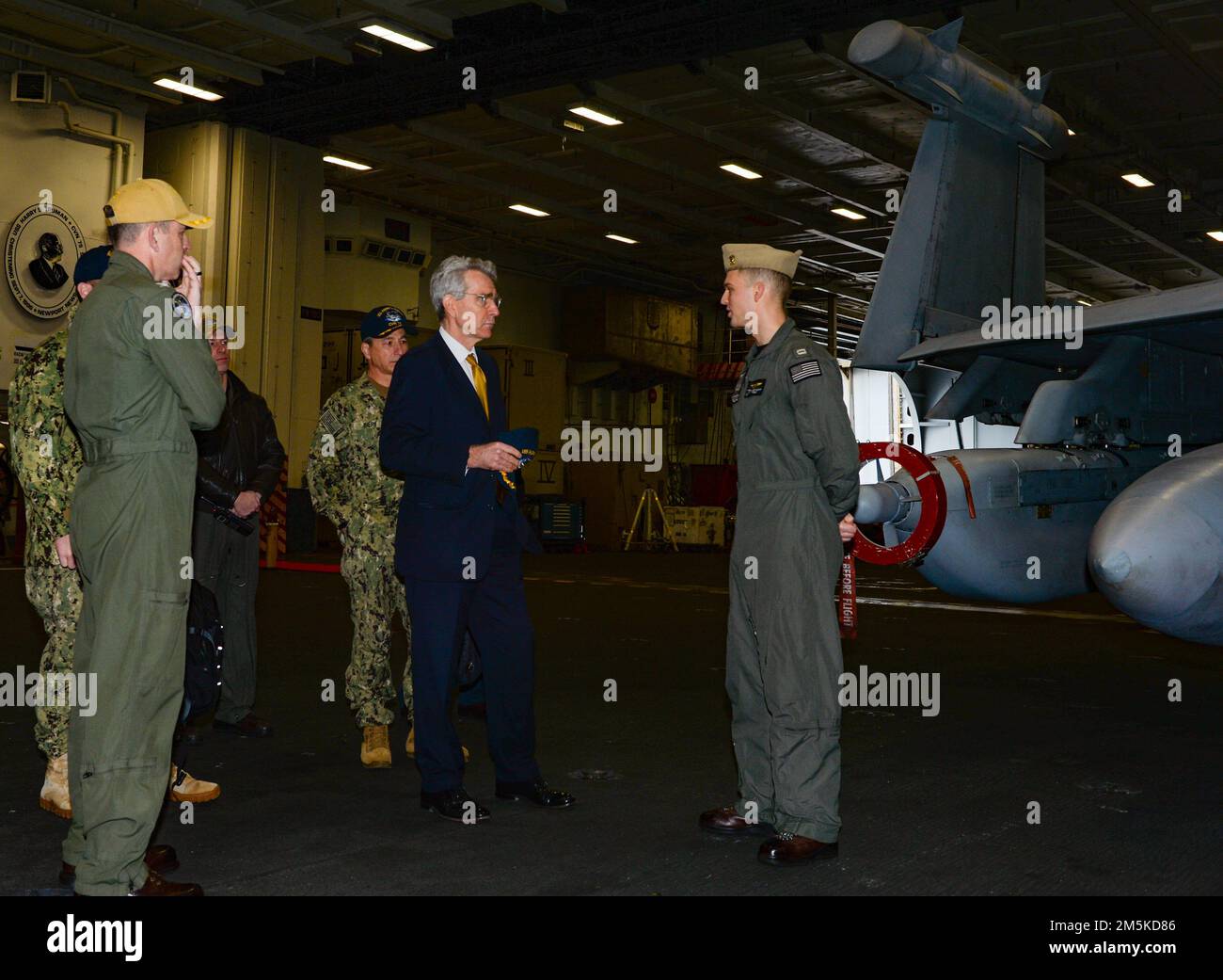 220322-N-FB730-1055 SOUDA BAY, GRIECHENLAND (22. MÄRZ 2022) USA Der ...