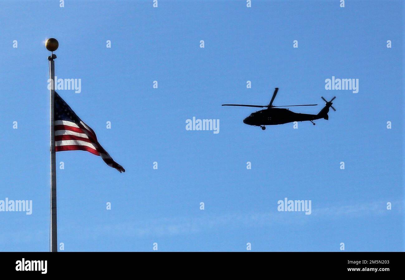 Eine Flugbesatzung des 1. Bataillons der Wisconsin National Guard, 147 ...
