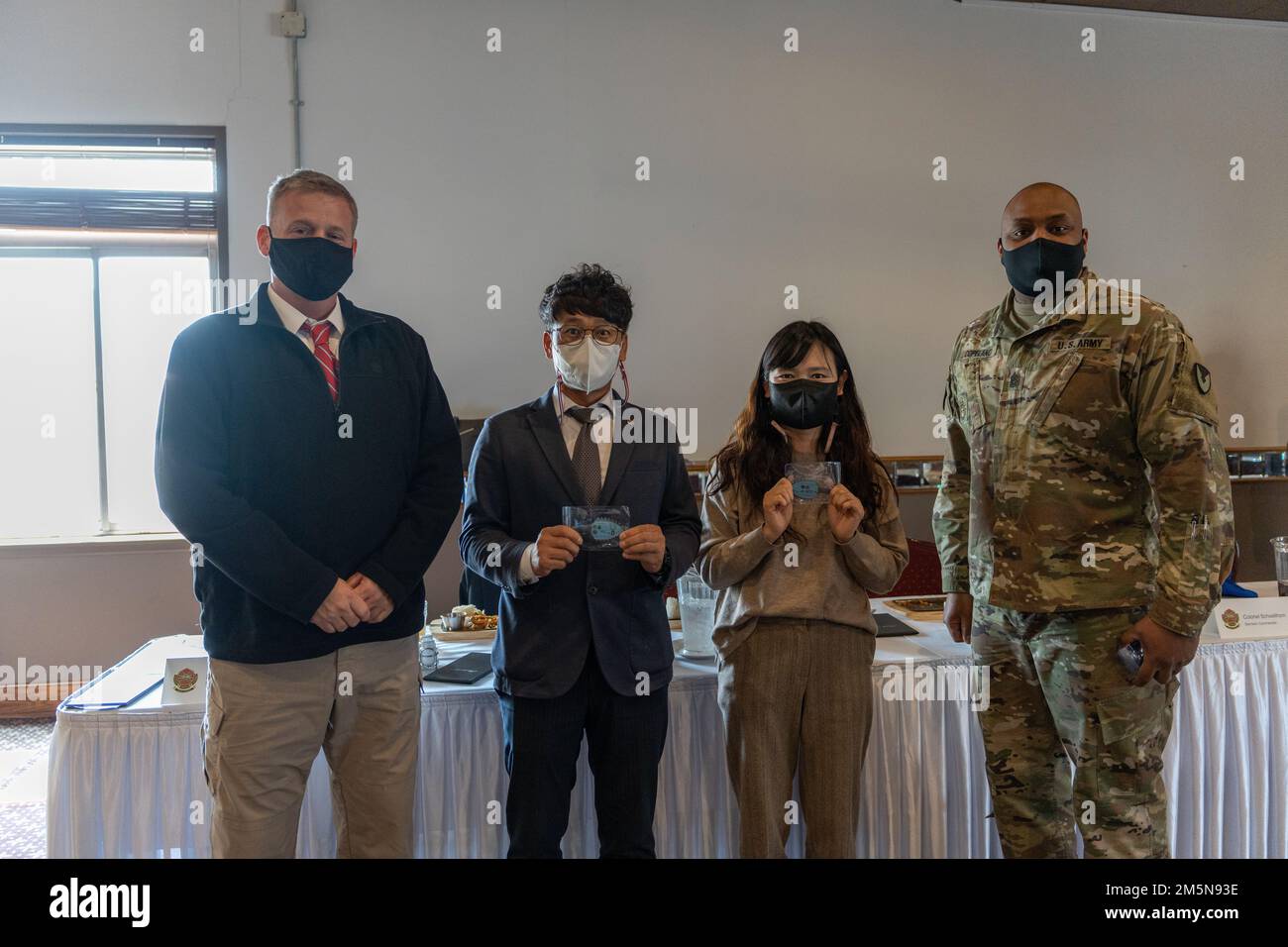 Von links: Craig Deatrick, Director of Installation Management Command ...