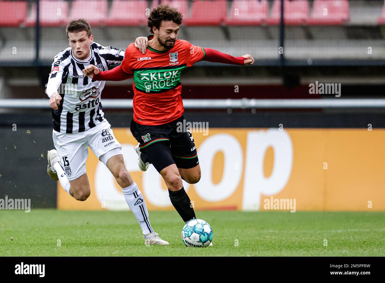 NIJMEGEN, NIEDERLANDE - DEZEMBER 30: Lucas Schoofs von Heracles Almelo ...
