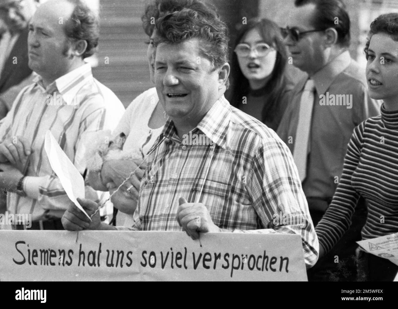 Am 26. September 1976 demonstrierten etwa 6000 Arbeiter und Angestellte ...