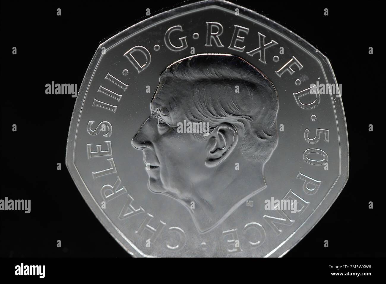 Die erste 50p-Euro-Münze mit dem ersten Porträt seiner Königlichen ...