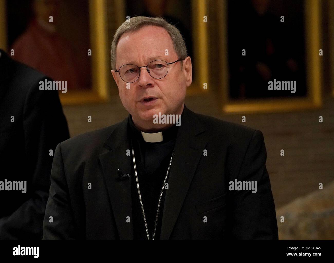 Limburg Bischof Georg Batzing gab eine Erklärung zum Tod von Papst ...