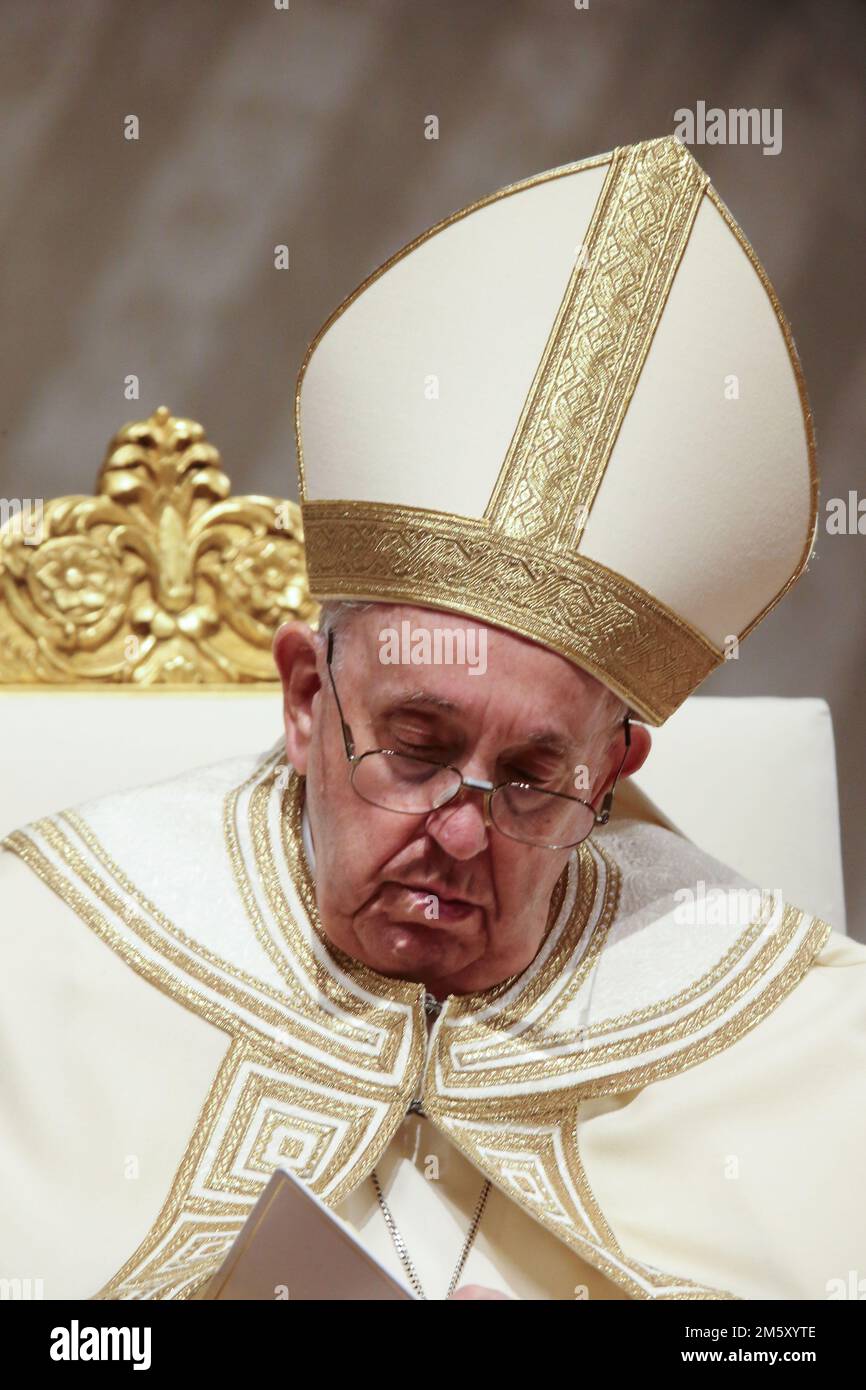 31. Dezember 2022 - PAPST FRANZISKUS führt die ersten Vesper der ...