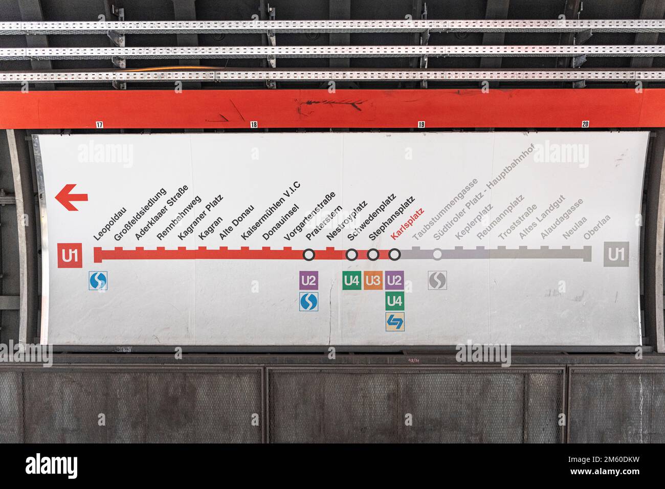 Karte der Wiener U-Bahn an einer Station Stockfotografie - Alamy