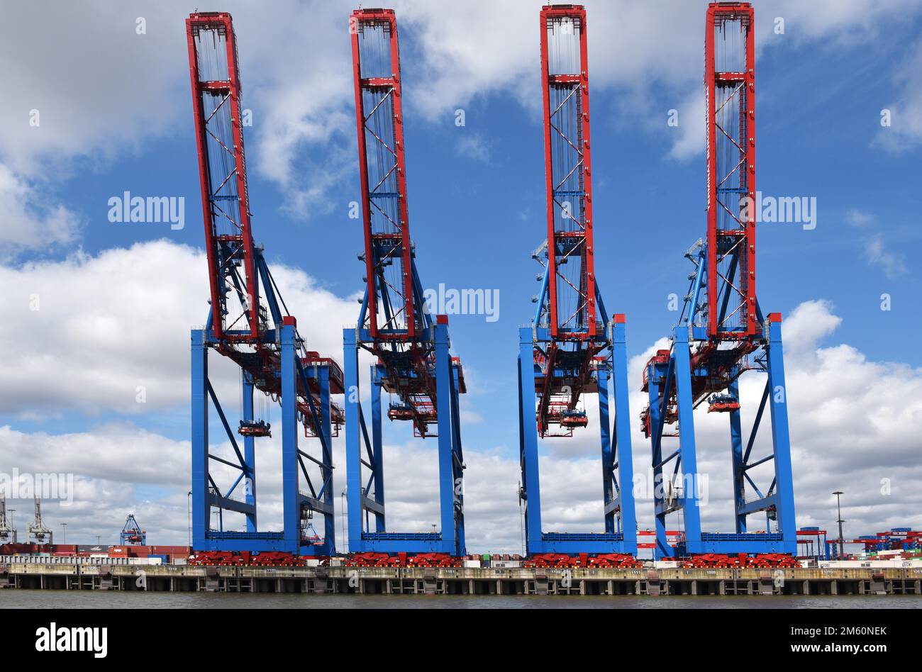 Container gantry crane -Fotos und -Bildmaterial in hoher Auflösung – Alamy