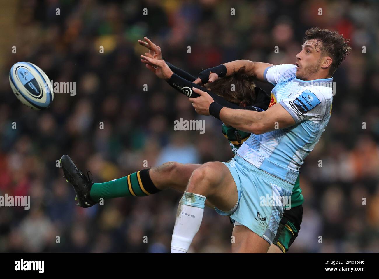 Northampton Saints' James Ramm und Harlequins' Nick David (rechts ...